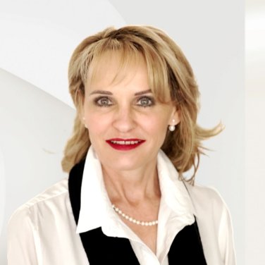 Real Estate Agent Stefanie Greyling | JamesEdition
