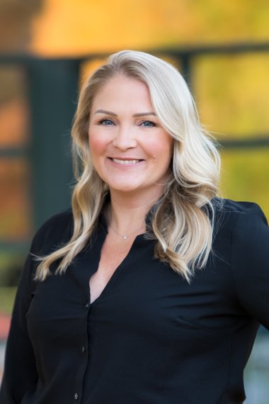 Real Estate Agent Lauren Thompson | JamesEdition