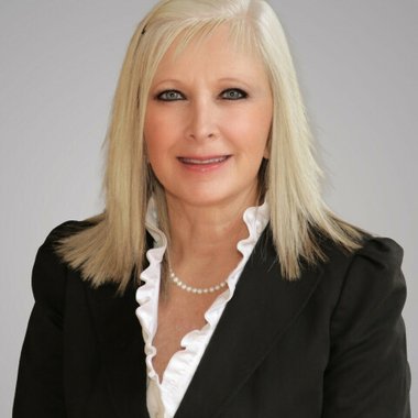 Real Estate Agent Barbara Simmons | JamesEdition