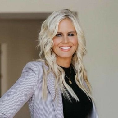 Real Estate Agent Katrina Barrett | JamesEdition