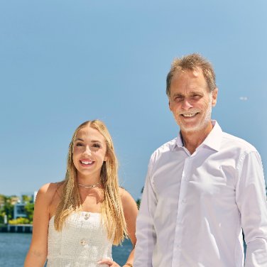 Real Estate Agent The Elmes Group | JamesEdition