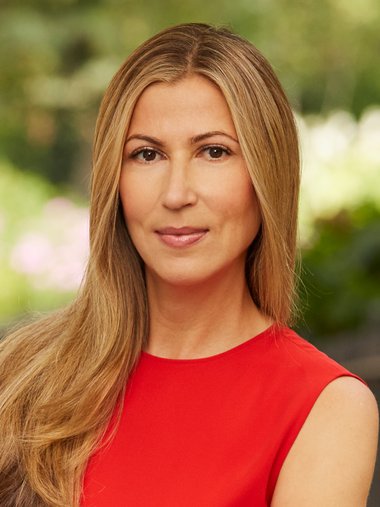 Real Estate Agent Roxana Dorneanu | JamesEdition