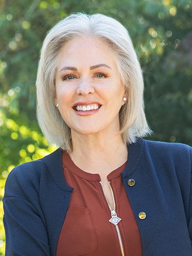 Real Estate Agent Jacqueline Dunphy | JamesEdition