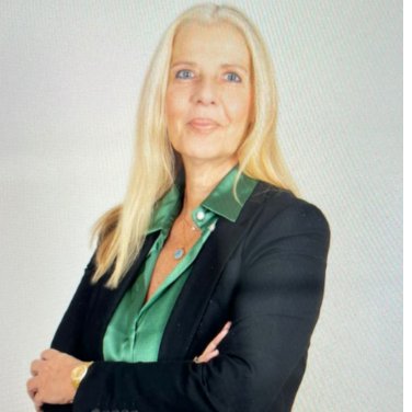 Real Estate Agent Angie Anagnostopoulou | JamesEdition
