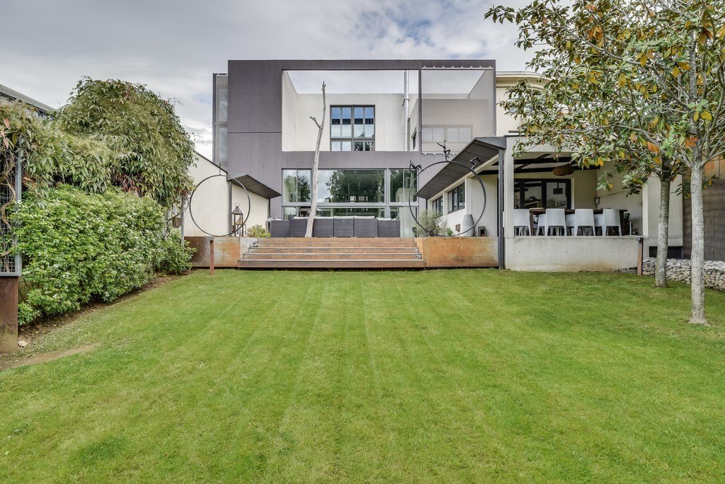 Unique Maison D'architecte Sur Une île Paris Dans Paris, France à ...