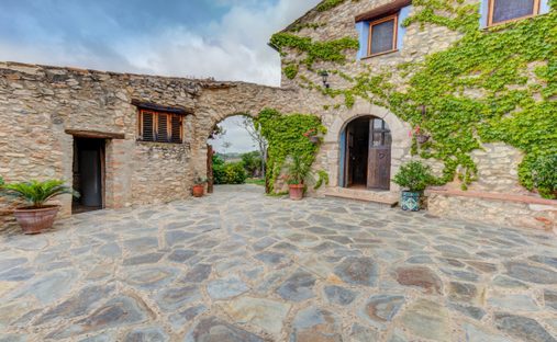 Luxury homes for sale in Salomó, Catalonia, Spain | JamesEdition