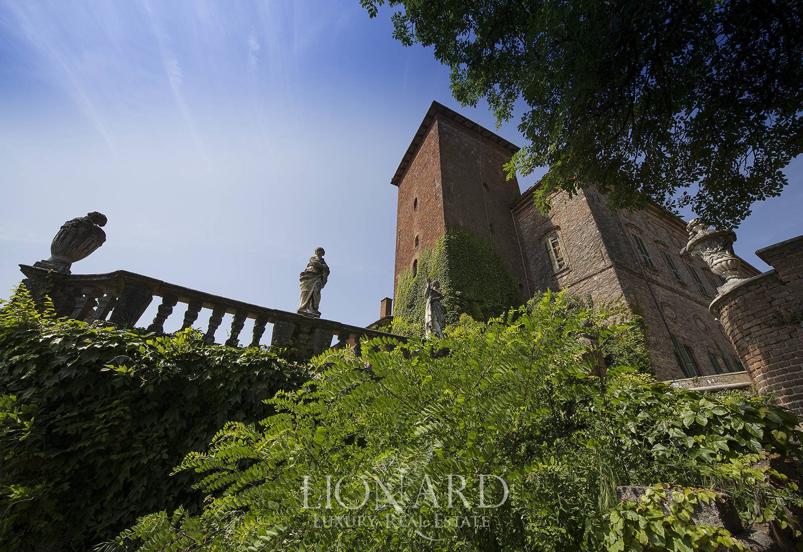 Prestigious castle for sale in Milan in Montalto Pavese, Italy for sale ...