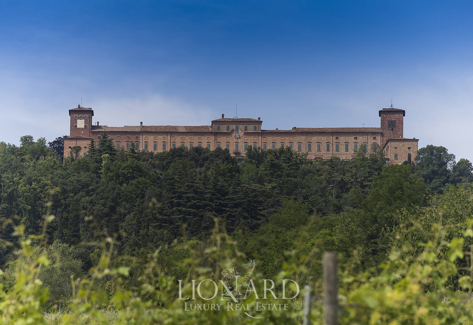 Prestigious castle for sale in Milan in Montalto Pavese, Italy for sale ...