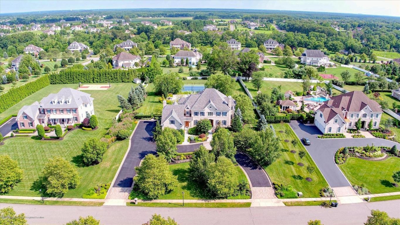 5 Bedrooms Single Family Detached in Manalapan, NJ, United States for ...