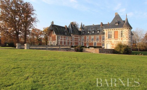 Luxury castles for sale in France | JamesEdition