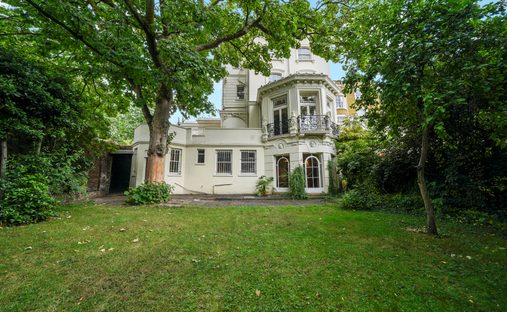 Luxury villas for sale in United Kingdom | JamesEdition