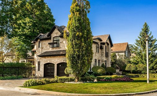 Luxury homes for sale in Beaconsfield, Québec, Canada | JamesEdition