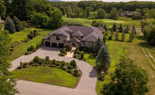 Luxury homes for sale in Hudson, Quebec, Canada | JamesEdition