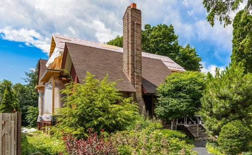 Luxury homes for sale in Hampstead, Quebec, Canada | JamesEdition