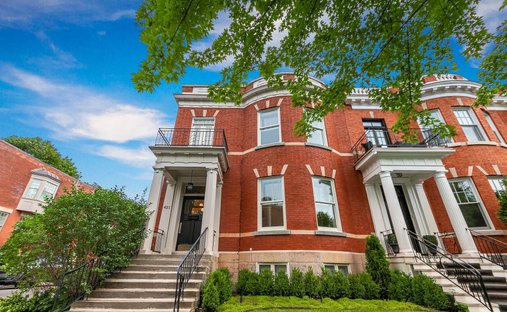 Luxury homes for sale in Westmount, Quebec, Canada | JamesEdition