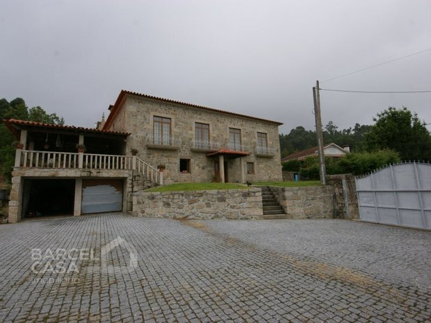 Luxury homes with garden for sale in Aborim, Braga, Portugal | JamesEdition