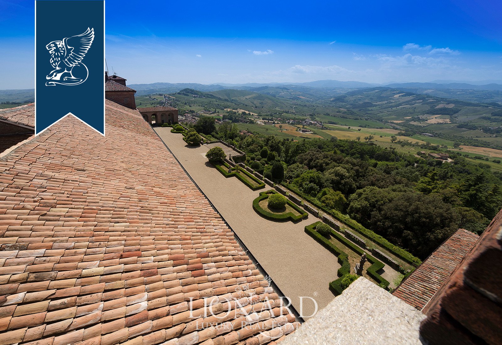 Prestigious Castle For Sale In Milan In Montalto Pavese, Lombardy ...