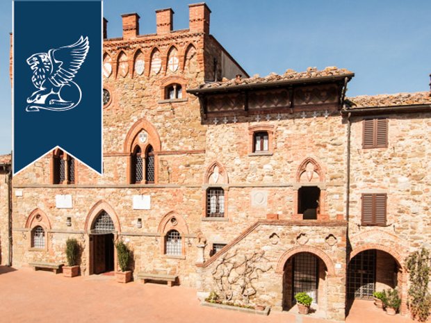 Lujo castillos en venta en Montebenichi, Toscana, Italia | JamesEdition