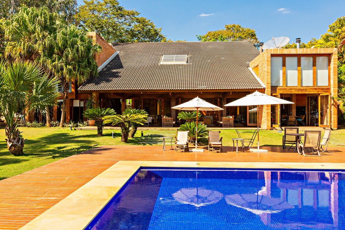 House Designed By Arthur Casas Studio In São Paulo, Brazil For Sale ...