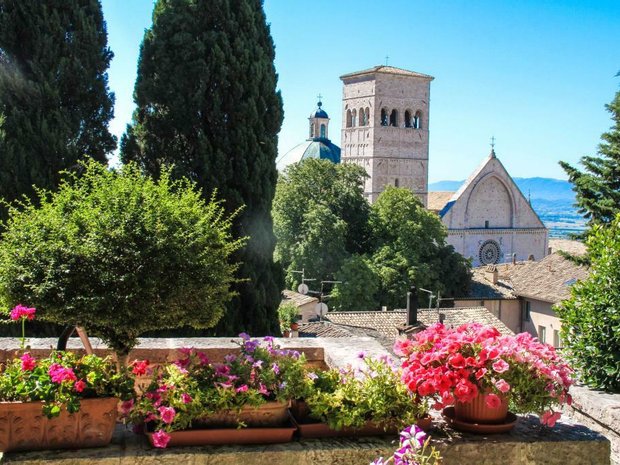 Luxury houses with terrace for sale in Sigillo, Umbria, Italy ...