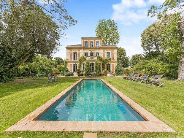 Luxury homes for sale in Versailles, Île-de-France, France | JamesEdition