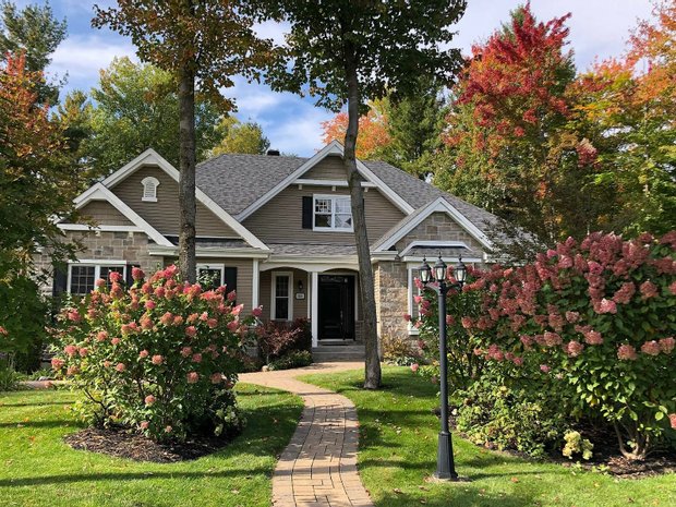 Luxury homes for sale in Saint-Lazare, Quebec, Canada | JamesEdition