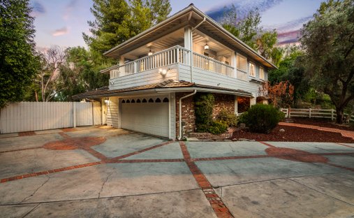 Luxury homes for sale in Hidden Hills, California | JamesEdition