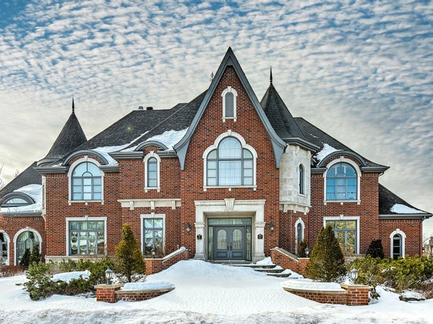 Luxury homes for sale in Candiac, Quebec, Canada | JamesEdition