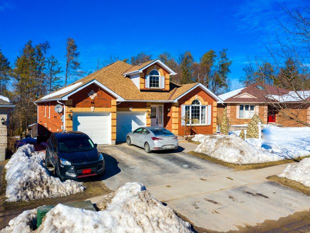 Luxury homes for sale in Barrie, Ontario, Canada | JamesEdition