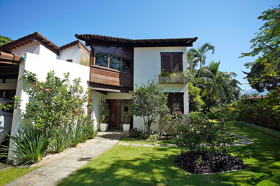 Casa Com Paisagismo Em En Río De Janeiro, Estado De Río De Janeiro ...