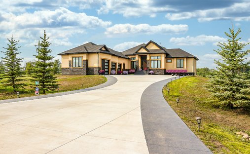 Luxury homes for sale in Alberta, Canada | JamesEdition