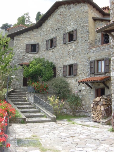 Molazzana Sassi Ref 988 In Molazzana, Tuscany, Italy For Sale (11449383)