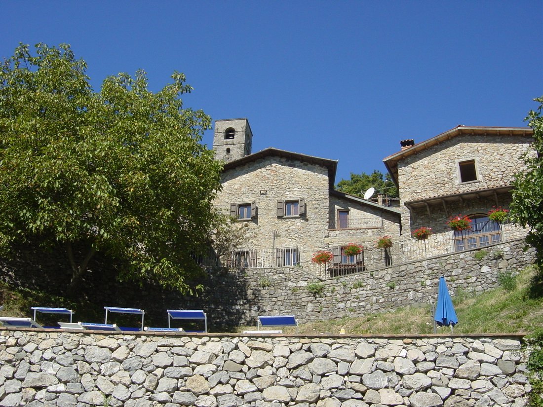 Molazzana Sassi Ref 988 In Molazzana, Tuscany, Italy For Sale (11449383)