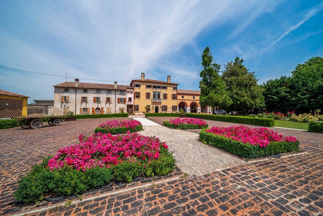Historic 1460 Villa With Frescoes In Sorgà, Verona In Mozzecane, Veneto ...