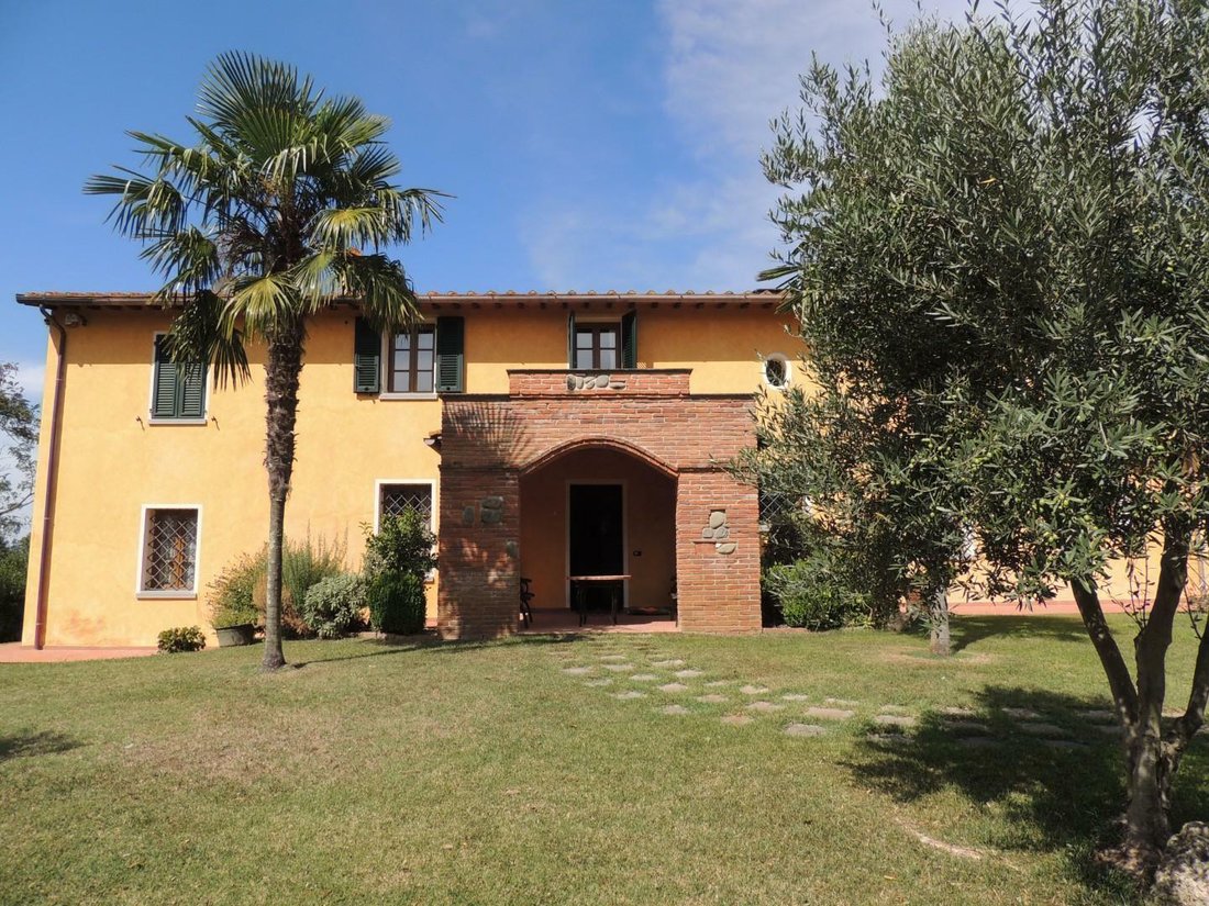 Casale In Vendita A Fucecchio Composto Da 12vani In Massarella, Tuscany ...