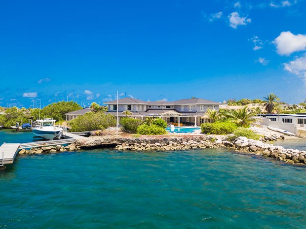 Luxury homes for sale in Curaçao | JamesEdition