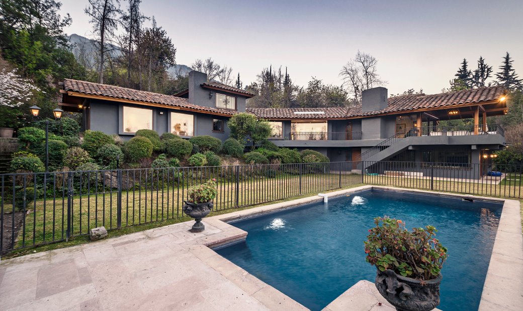 Chilean House In Lo Curro In Vitacura, Santiago Metropolitan Region ...