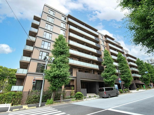 Luxury condos for sale in Shinjuku City, Tokyo, Japan | JamesEdition