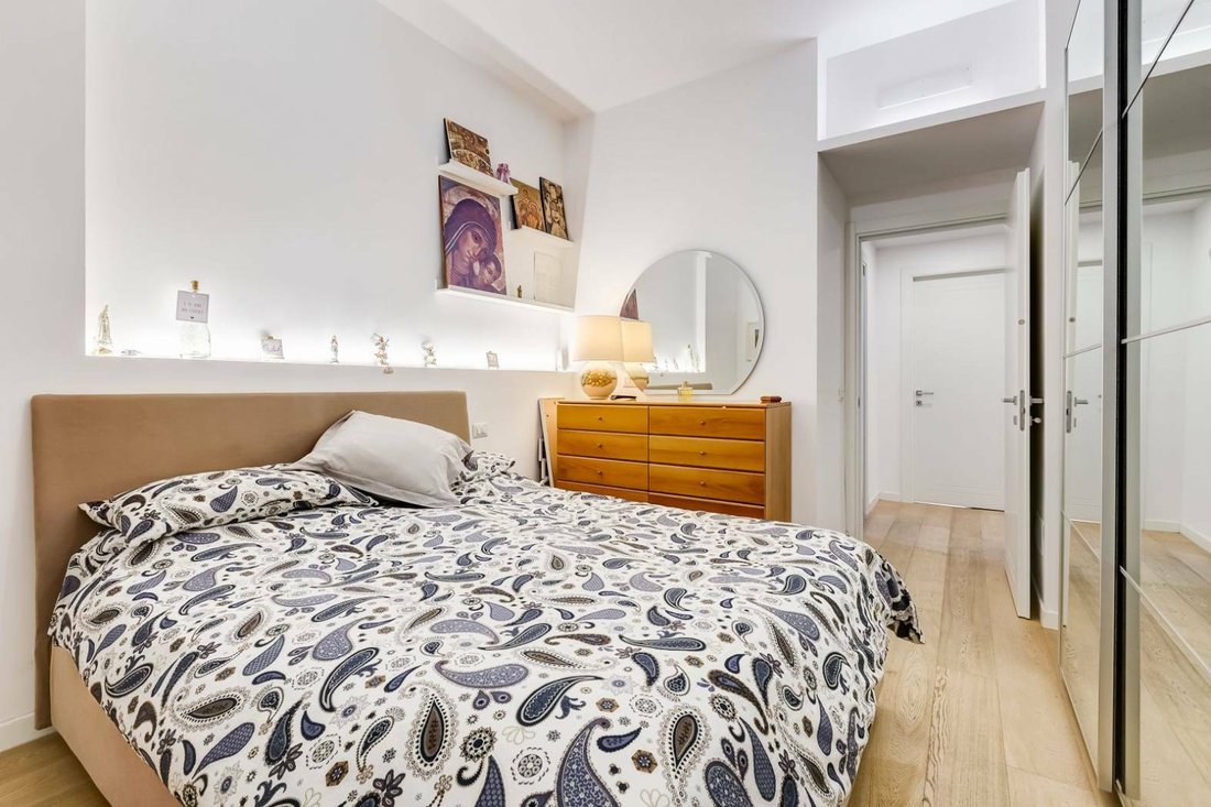 Breathtaking Luxury Apartment In Ordinary Condo But In Rome, Lazio ...