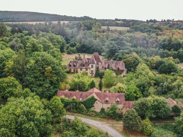 Luxury houses with garden for sale in Luzy, Bourgogne-Franche-Comté ...
