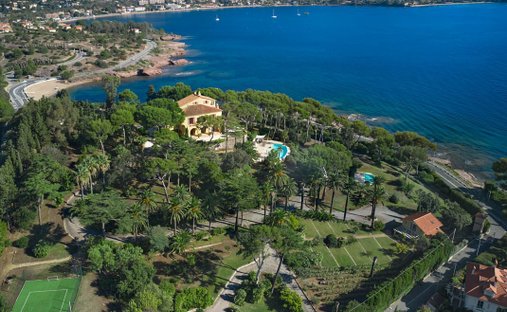 Luxury castles for sale in Saint-Raphaël, Provence-Alpes-Côte d'Azur ...