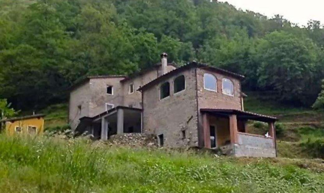 Gallicano Estate In Tuscany, Italy For Sale (11670091)