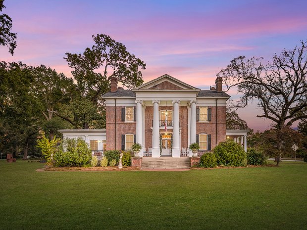 Luxury homes with balcony for sale in Marion, South Carolina | JamesEdition