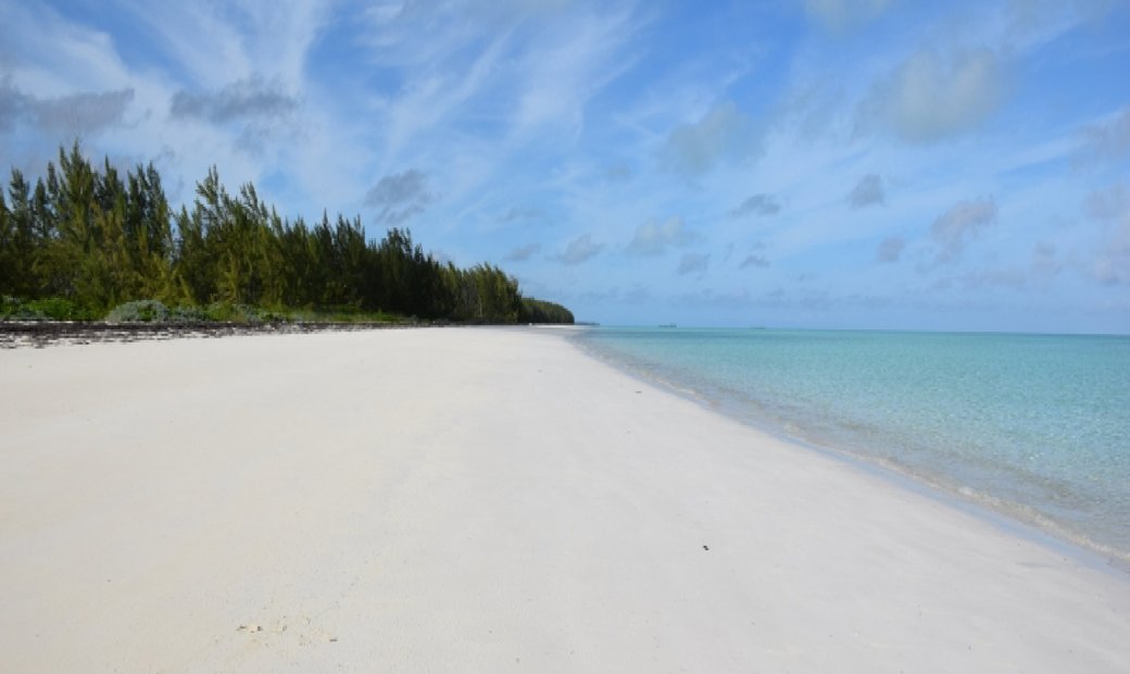 Superficie De La Bahía De Kemps En Deep Creek Settlement, Andros Sur ...