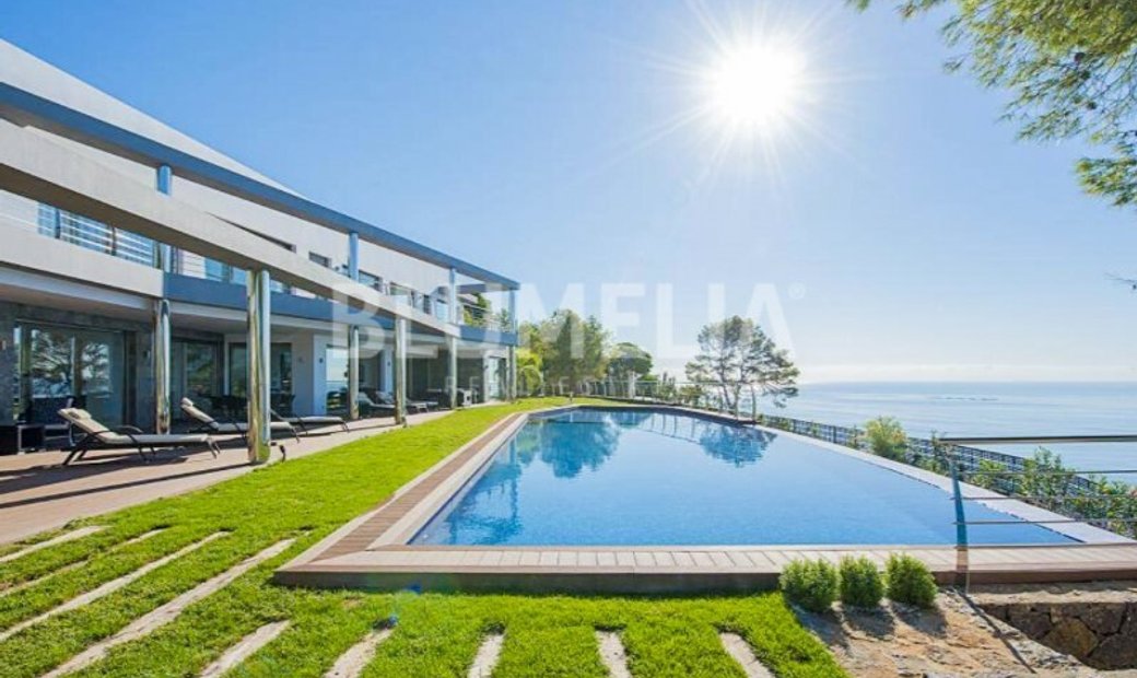 Luxury Beachfront Villa For Sale In Altea, In Altea, Valencian ...