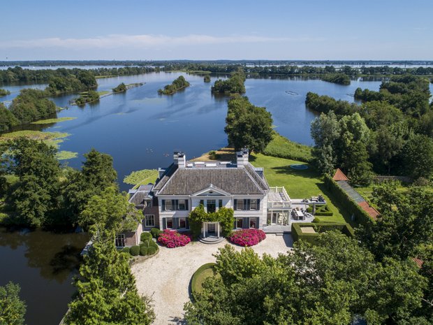 Luxury homes with private beach for sale in Loenen aan de Vecht ...