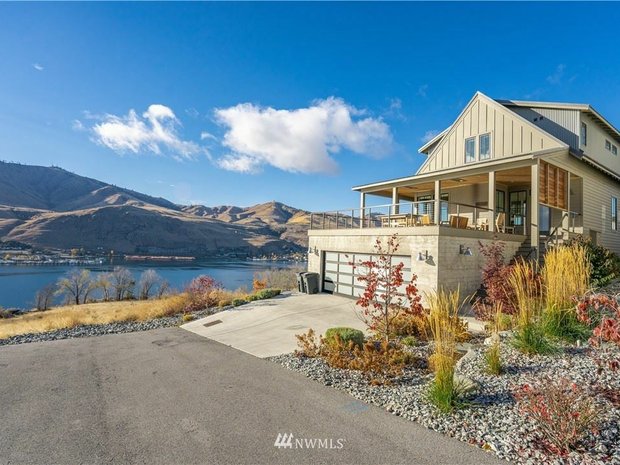 Luxury waterfront homes for sale in Chelan, Washington | JamesEdition