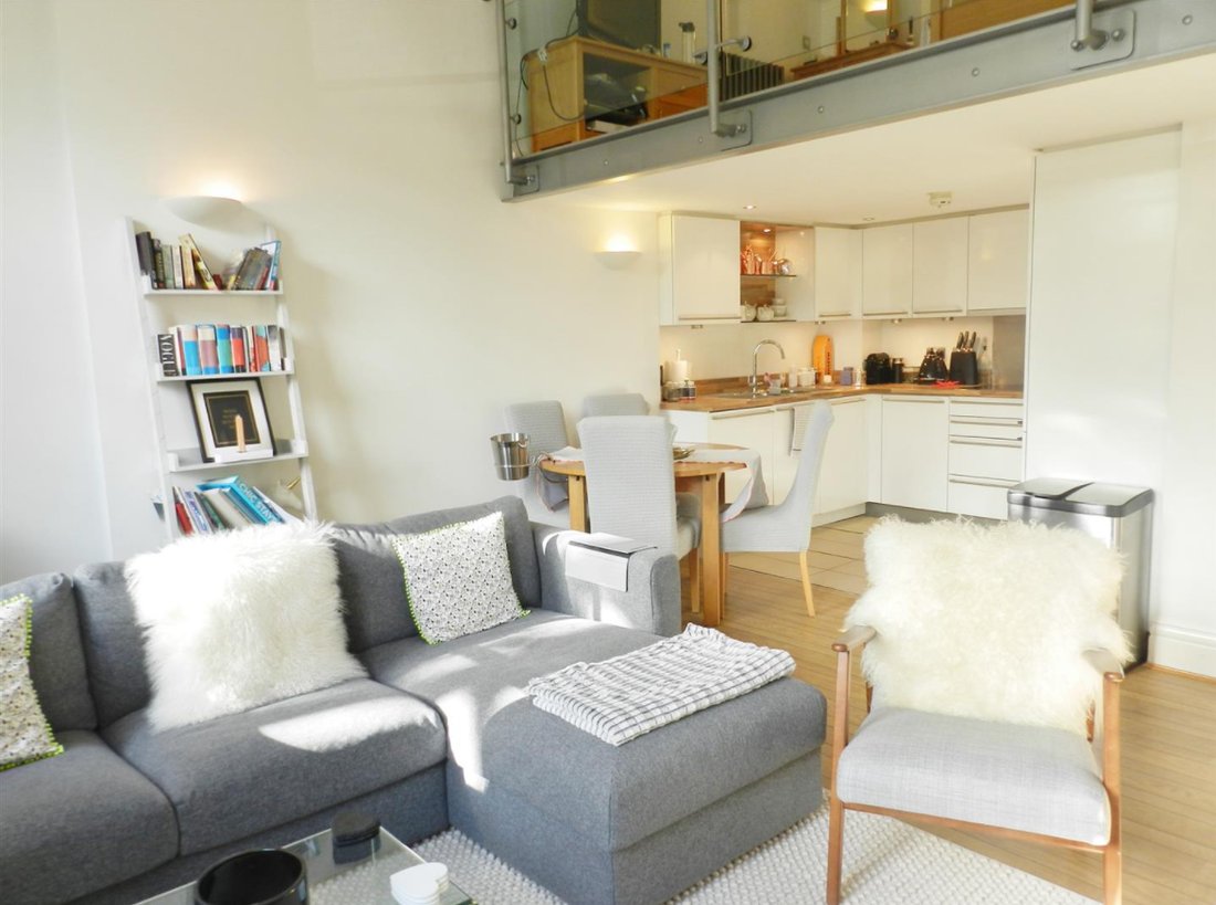1st Floor Maisonette Apartment Battersea In London, England, United ...