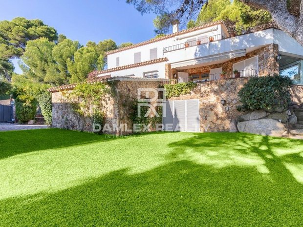 Luxury homes with private beach for sale in Calonge, Catalonia, Spain ...