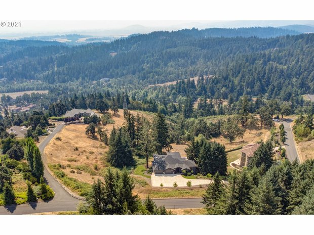 Luxury gated community homes for sale in Eugene, Oregon | JamesEdition